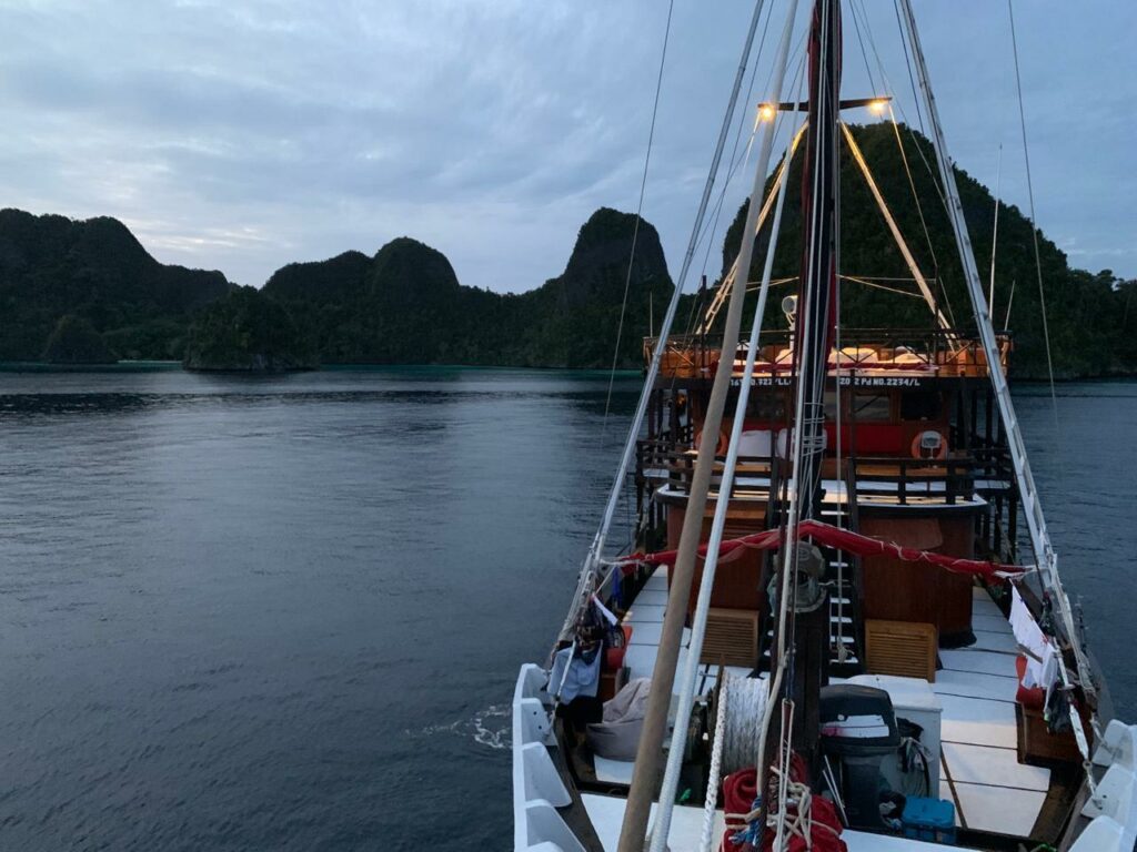Day in the Life: Liveaboard Diver in Indonesia – La Galigo